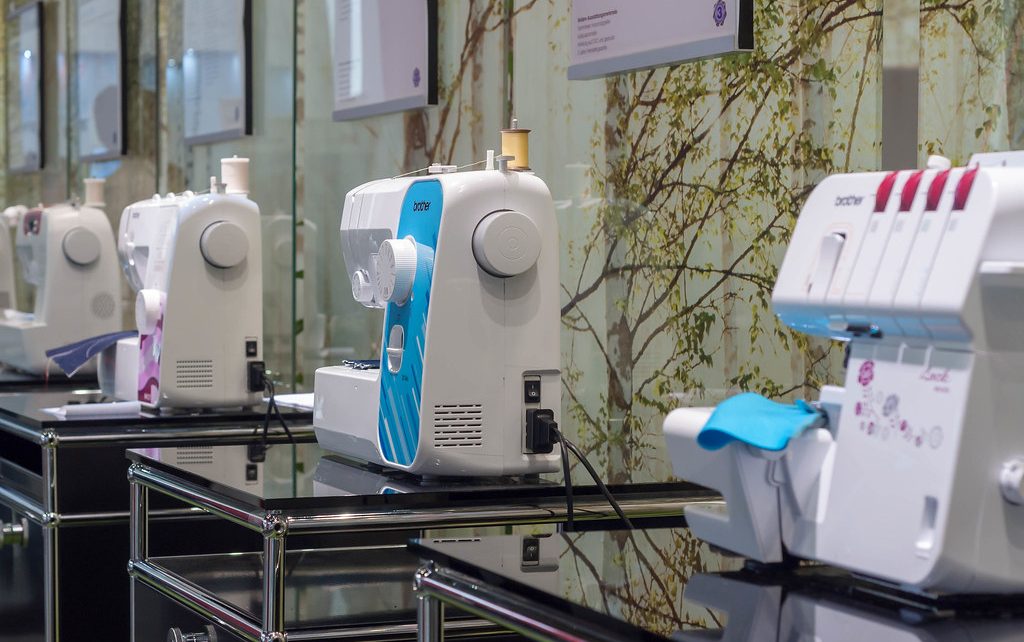 Surjeteuse ou recouvreuse : quelles différences ? Que choisir